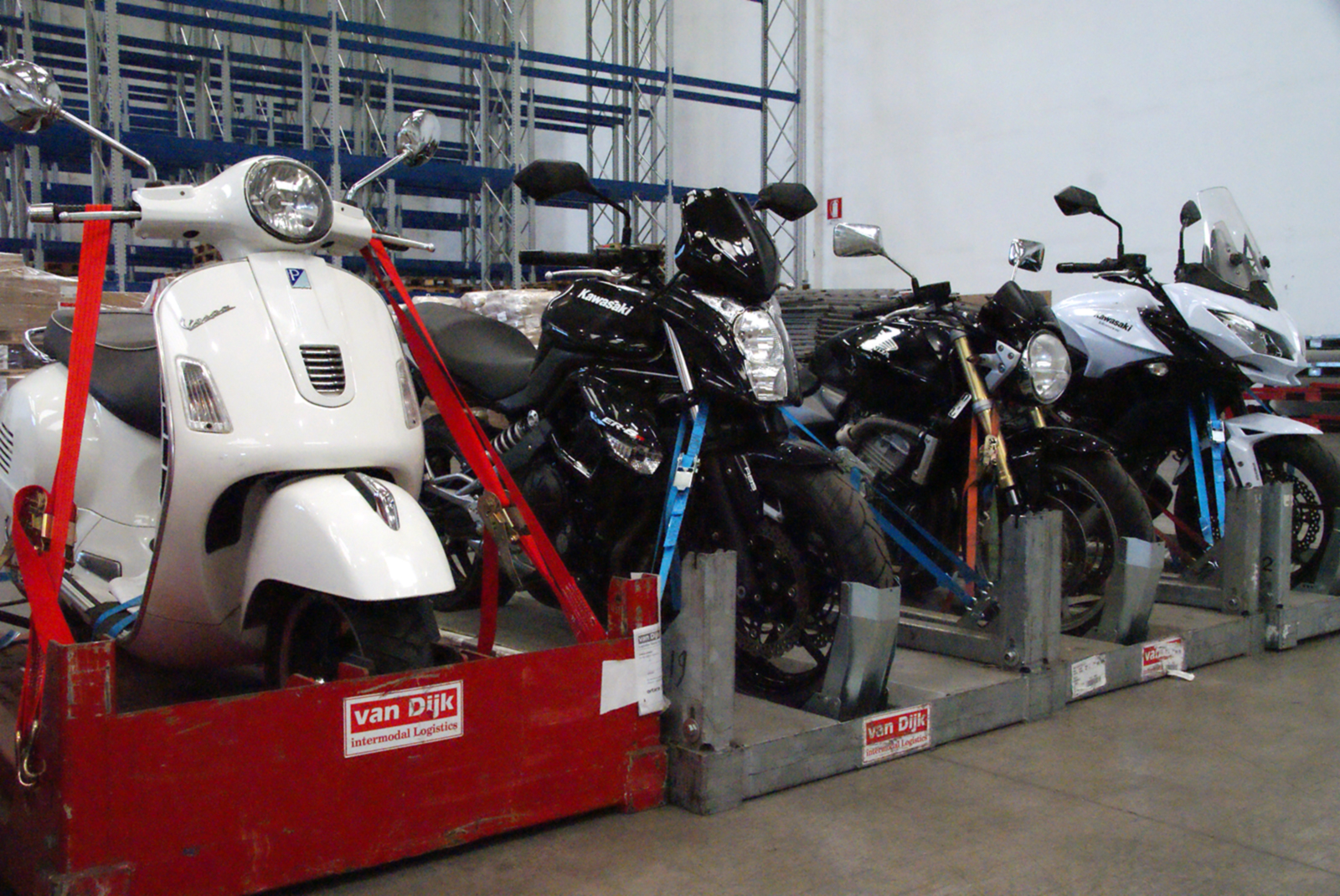 Zorgeloos en voordelig motortransport van en naar Italië